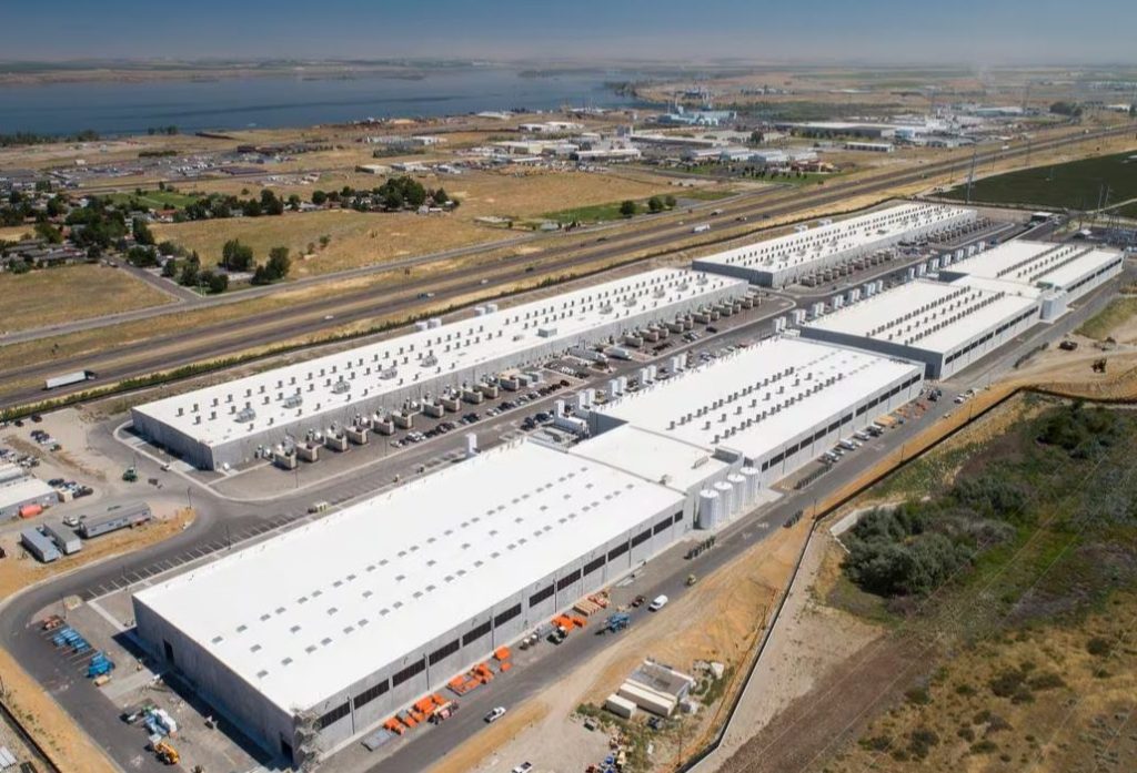 The Oregonian exposes Google and Amazon's massive water use for data ...